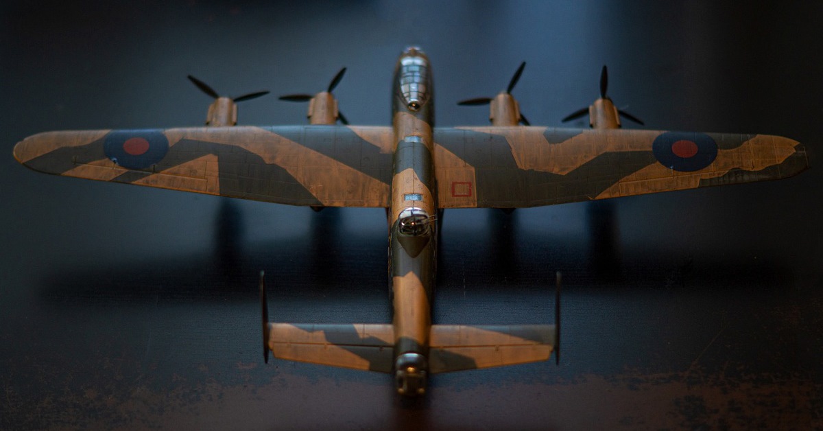 Scale Model Bombers: Life-like Replicas of Aviation History